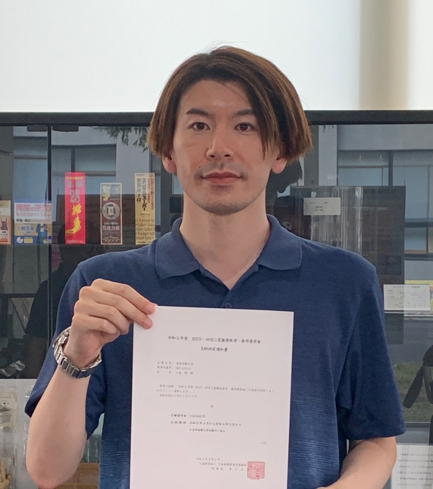 【薬学科】本学薬学部3年生の小島翔君が「令和5 年度 JEES・田辺三菱製薬医学・薬学奨学金」の奨学生に選ばれました。|学部学科トピックス|NIUトピックス一覧|長崎国際大学